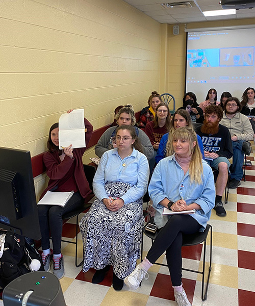 Pulitzer Prize Winner Visits with Creative Writing Graduate Students