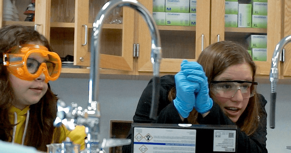 Sixth graders dip into chemistry